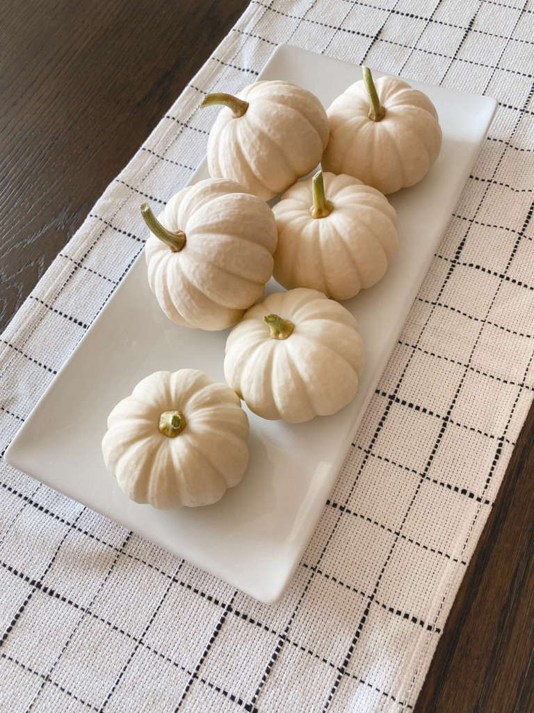 FRIDAY FAVORITES | MINI PUMPKINS - Five Foot Nine